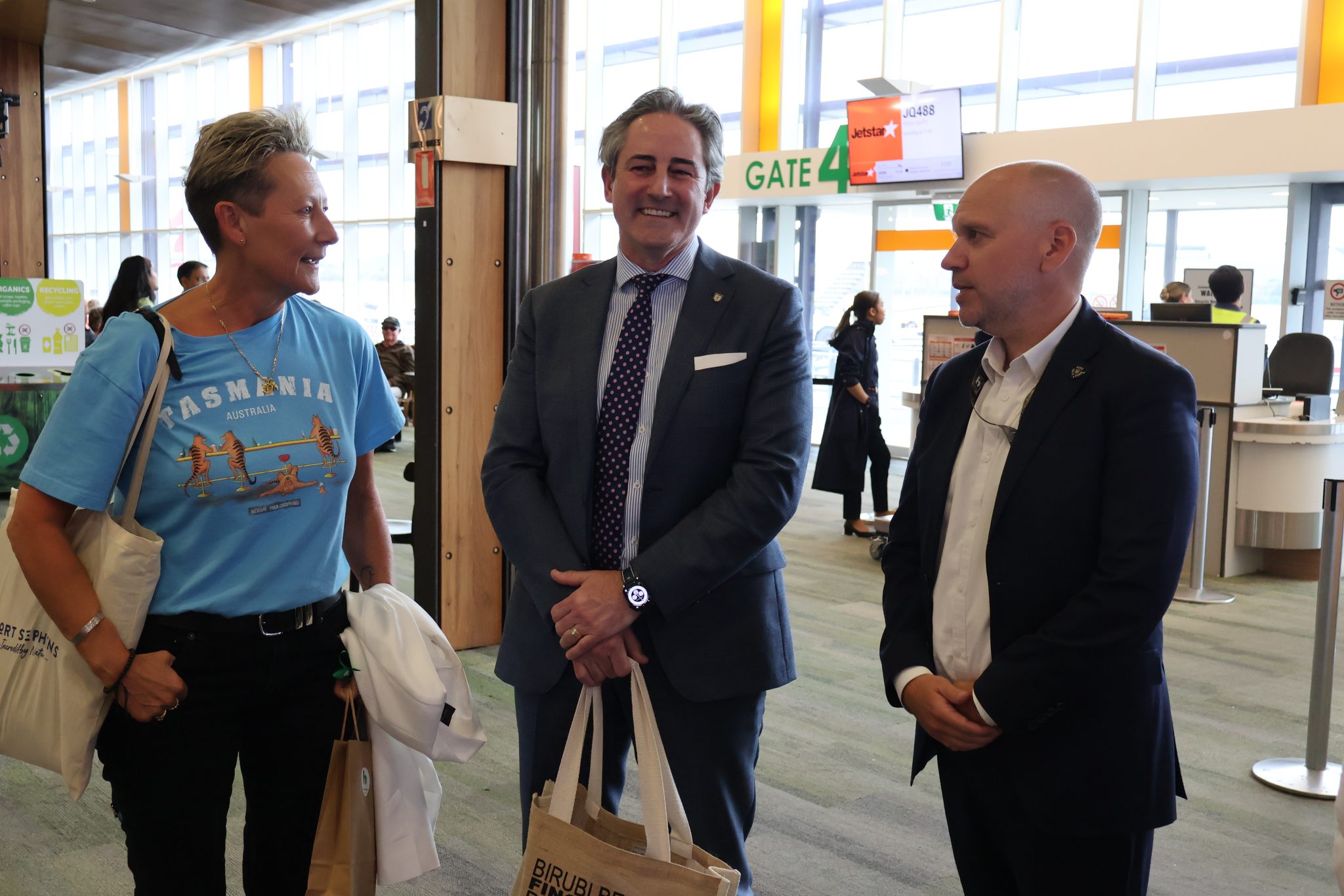 Mayors meet to celebrate first Newcastle flight into Hobart - City of ...